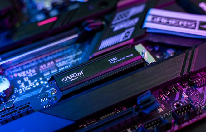 Crucial T500 Gen4 SSD with and without heatsink | Simms International